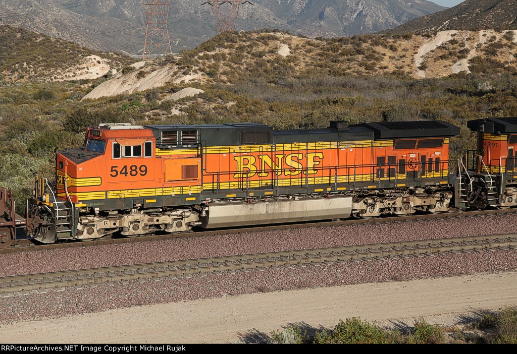 BNSF 5489